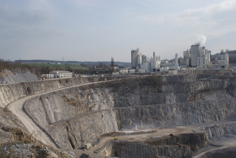 Kirchenpräsident Volker Jung besucht Kalkwerk